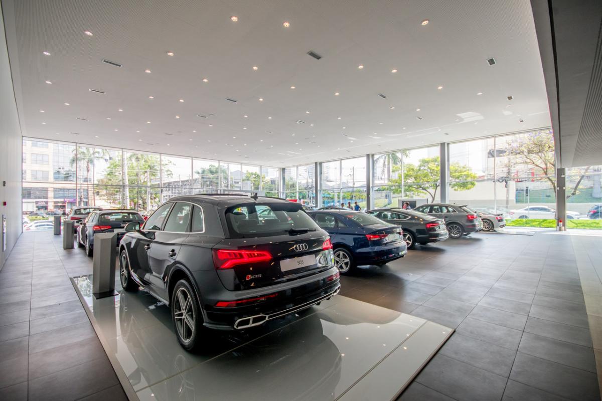 Uma Concessionária De Automóveis Tem Cadastrados 3500 Clientes - LIBRAIN